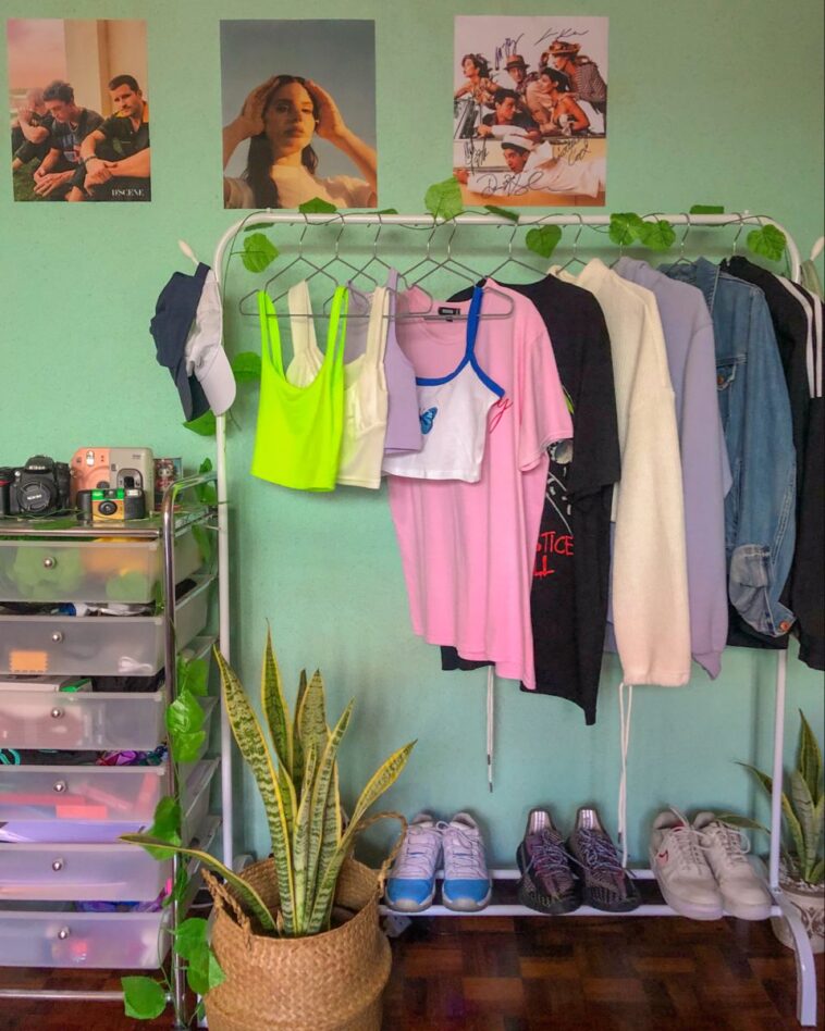 +25 aesthetic clothing rack – Clothing Rack Vintage Aesthetic ...